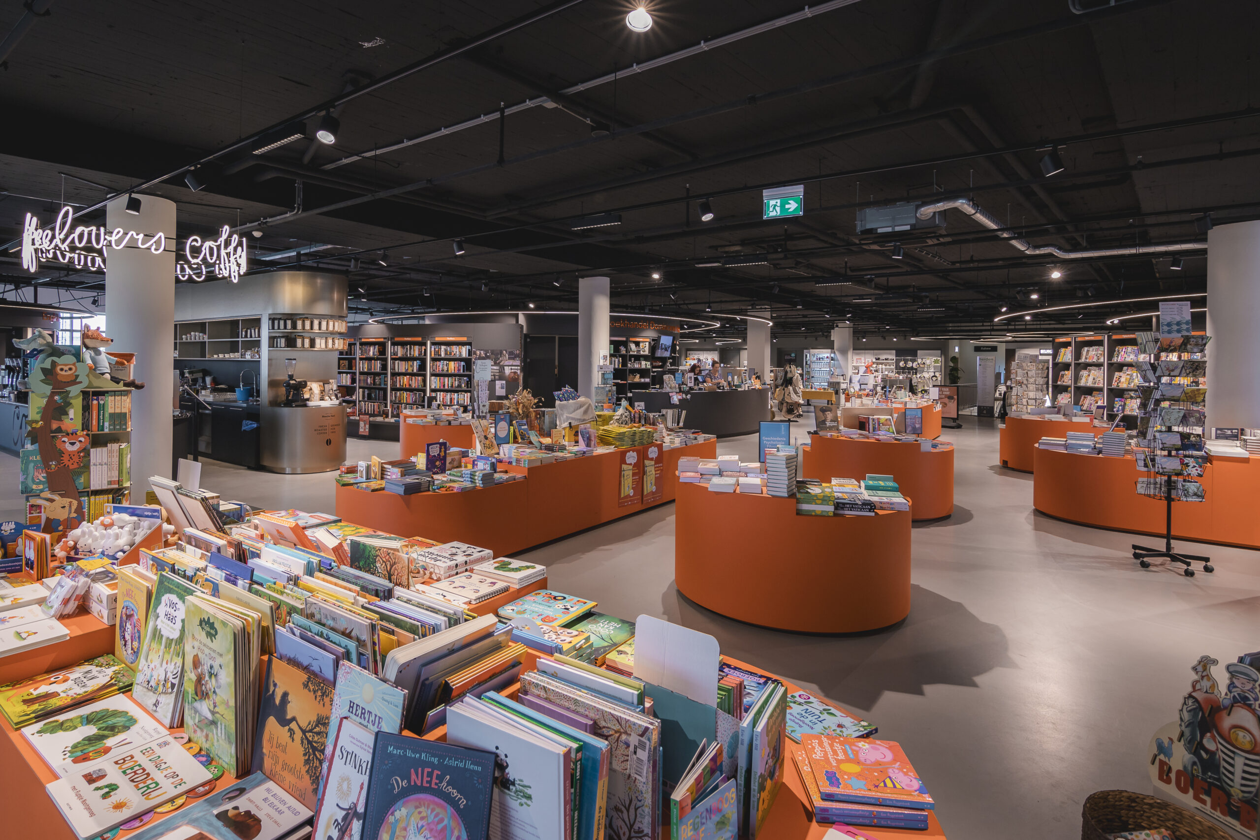 Lichte stijging verkoop fictie en literair-cultureel - KVB Boekwerk